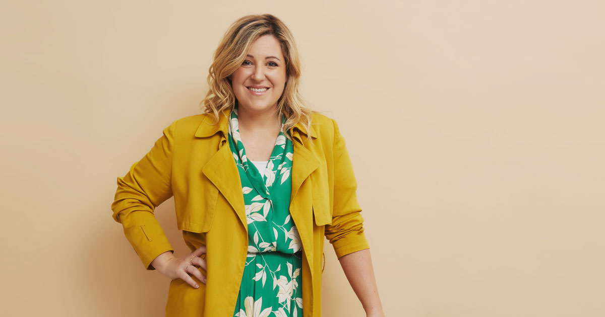 Cyan Ta'eed Stands In The Arena - FW